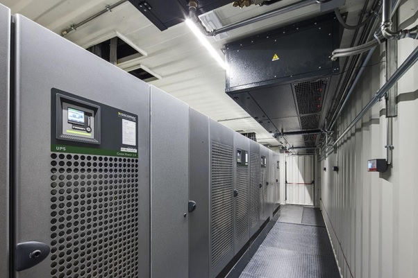 Manfaat Menggunakan UPS data center - Climanusa™